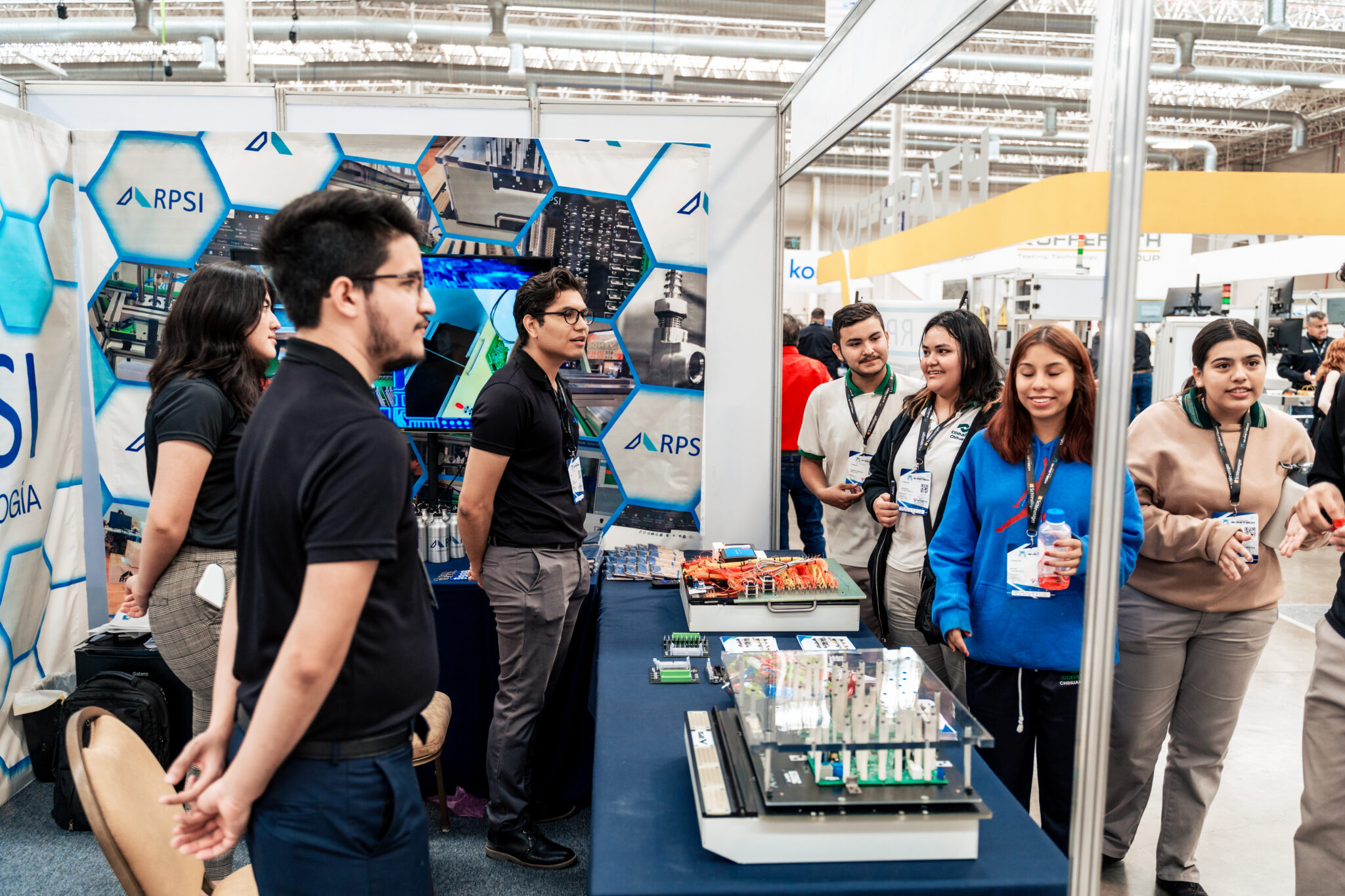 Visitantes – Wire Tech México